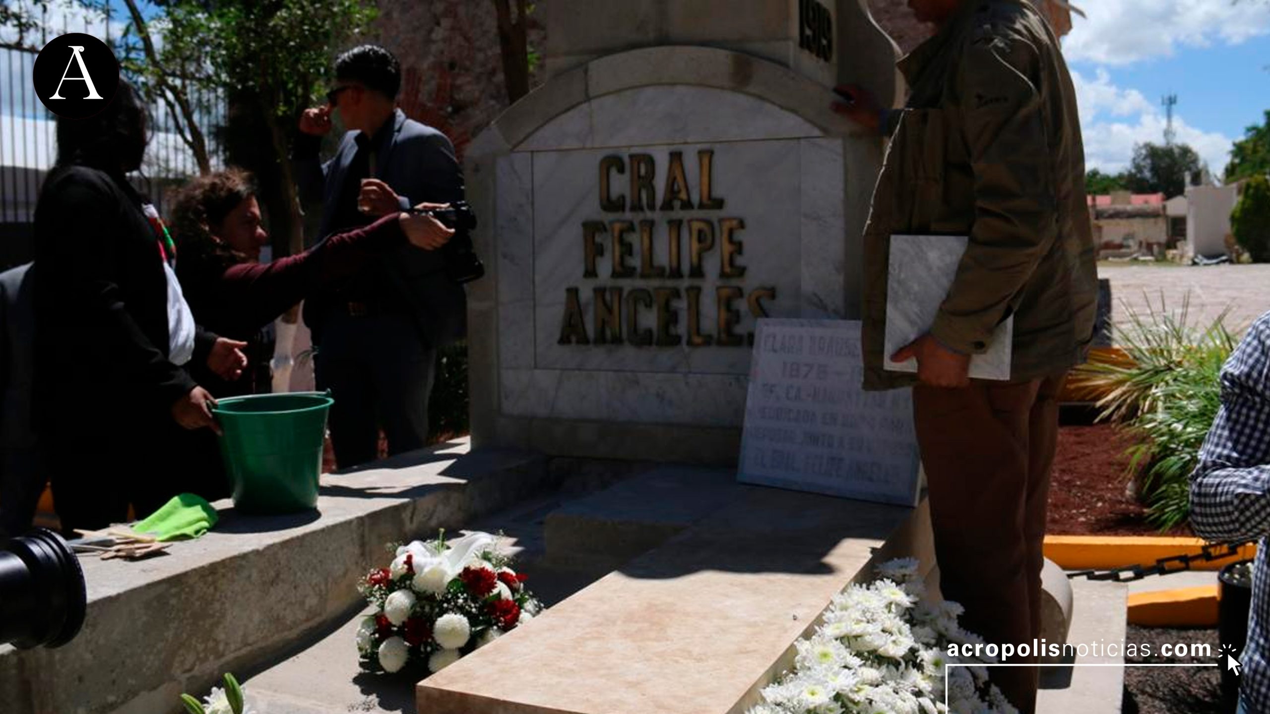 Tras 105 años, reposan juntos Felipe Ángeles y Clara Krause en el ...